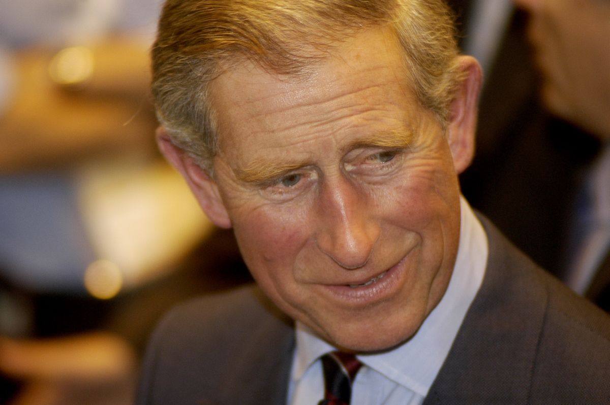 Re Carlo conferisce l’Ordine dell’Impero Britannico a Salvatore Bordonali - vivienna.it