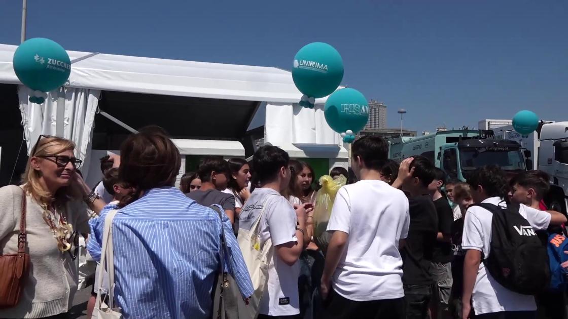 Erion Textiles, parte da Napoli progetto pilota sui rifiuti tessili nei ...